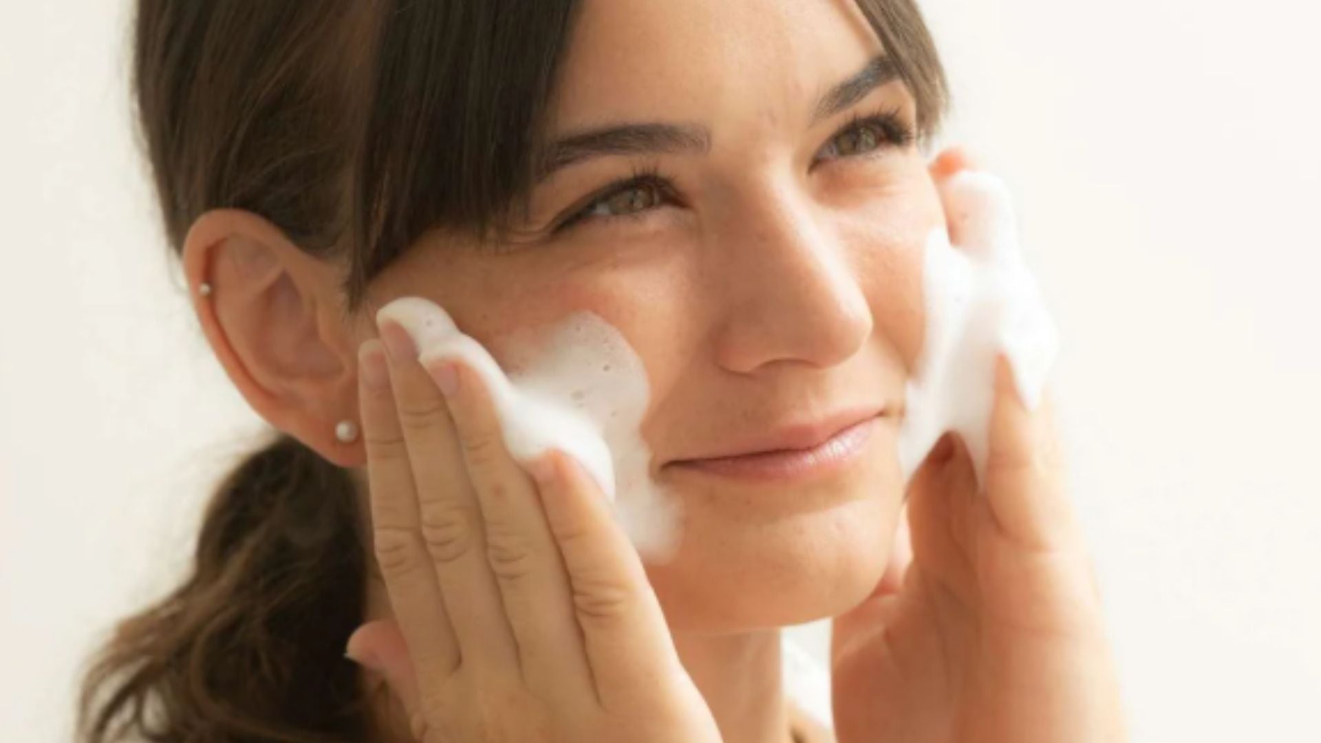 Nettoyants visage : choisir la bonne texture selon sa peau – Le Petit ...